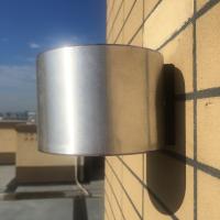 China Round Anthracite Solar Powered Outdoor Wall Light 6000K 20 Lumens Aluminum Patio Lamp for sale