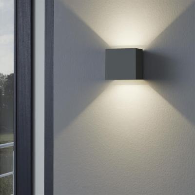 China Solar Powered Up Down Outdoor Wall Light 3.2V 15 Lumen Warm White 3000K Modern Design for sale