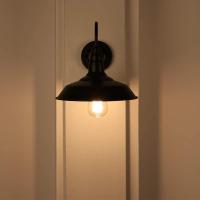 China Vintage Solar Barn Light 3.7V Outdoor Wall Sconce 200 Lumens LED Dusk to Dawn for sale