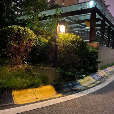 China Solar Powered Garden Pathway Bollard Light 100 Lumens 80cm Vintage Decorative for sale