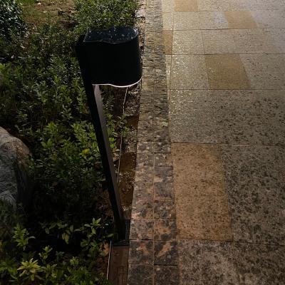 China IP65 Waterproof Solar Garden Light 1.5W 3.7V Outdoor Bollard Lamp Auto On Off for sale