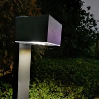 China Waterproof Solar Garden Light 60LM 3.7V 2000mAh Landscape Lamp Post for sale
