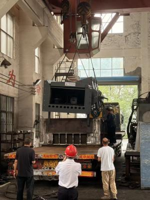 China Heavy Duty Gantry Scrap Metal Shear 4000kN With 6000×1400×700mm Press Box And PLC Auto Control for sale