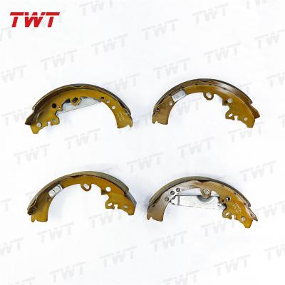 China TWT 04495-0K120 Treaton-Car Brake Shoes Kit Rear Brake Shoe 044950K120 04495-0K160 for Toyota Hilux 2005-2011 for sale