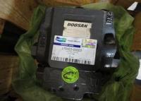 China Kobelco SK210-8 SK200-8 Excavator Hydraulic Travel Motor TM40VC-06 335kg for sale