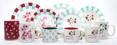 China STRAWBERRY DINNERWARE SET for sale