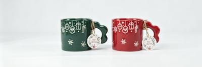 China Set of 2 Red & Green Embossed Christmas Ceramic Mugs, Unique Cloud Handle Xmas Santa Gift Mugs with Merry Christmas Hang Tag for sale