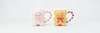 China Set of 2 Cute 3D Gingerbread Man Ceramic Mugs, Pink & Yellow Christmas Couple Mugs with Striped Candy Cane Heart Handle, Holiday Gift Coffee Cups for sale