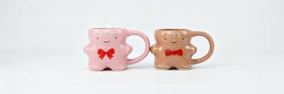 China 2 Pack Cute 3D Gingerbread Man Mugs, Pink & Brown Christmas Couple Coffee Cups with Red Bow, Holiday Gift Ceramic Drinkware for sale