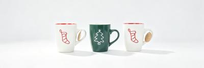 China 3 Pack Embossed Christmas Stocking Tree Ceramic Mugs, Red Rim Holiday Coffee Cups, Traditional Xmas Gift Mugs with Kraft Hang Tags for sale