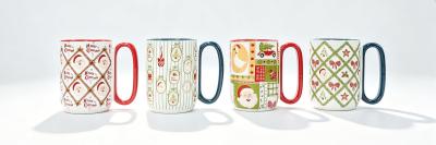 China 4 Pack Vintage Patchwork Christmas Mugs, Retro Santa Holiday Ceramic Coffee Cups, Classic Farmhouse Xmas Drinkware with Red & Navy Handles for sale