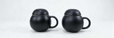 China 2 Pack Matte Black Round Ceramic Mugs with Lid, Minimalist Bulb Shape Lidded Coffee Tea Cups with Ergonomic Handle for sale