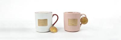 China 2‑Pack Ribbed Ceramic Coffee Mugs with Gold Plaque, Modern Textured Tea Cup Set for sale