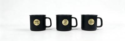 China Matte Black Ceramic Coffee Mug, Gold Metal Plaque Engraved Cup, Sentimental Gift for Mom, Dad, Momo for sale