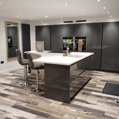 China Waterproof Customized Glossy Kitchen Cabinet for New House Kitchen for sale