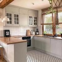 China Wooden Apartment Lacquer Kitchen Cabinet Customized Kitchen Cupboard Lacquer for sale