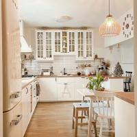 China Wooden Apartment Lacquer Kitchen Cabinet Customized Kitchen Cupboard Lacquer for sale
