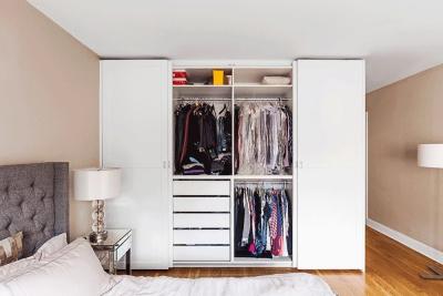 China Factory‑Direct Modular Black Wood Walk‑In Closet Wardrobe, Custom‑Size Bedroom Storage System with Full‑Length Mirrored Doors for sale