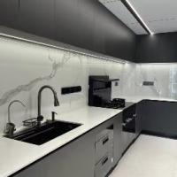 China Modern Natural Solid Wood Modular Custom Kitchen Furniture Luxury Cabinets for Villa for sale