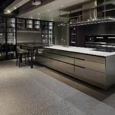 China Luxury Villa Kitchen Cabinet Sets Modern Solid Wood Design with Island and Quartz Countertop for sale