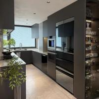 China Premium Modern Kitchen Cabinets, Custom Built Cabinetry with Smart Storage Solutions for Residential  Projects for sale