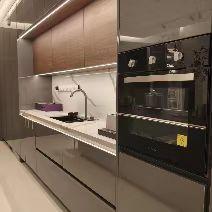 China Modern Veneer Kitchen Cabinets and Waterproof Plywood Base, Custom Sizes for Home Renovation for sale