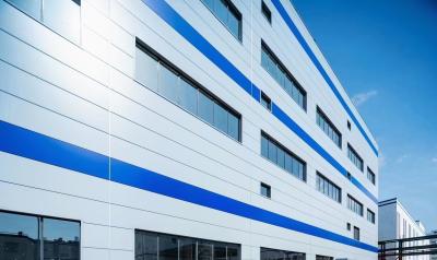 China Durable Prefabricated Steel Warehouse With Modern Design And Stainless Gutter for sale