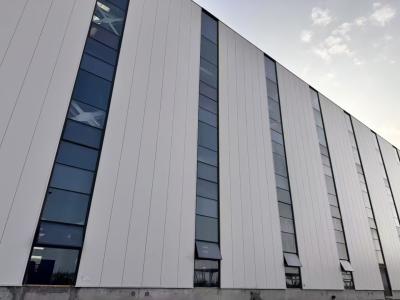 China Modern Lightweight Steel Frame Construction Warehouse Building With Five Main Types Of Structural Components for sale