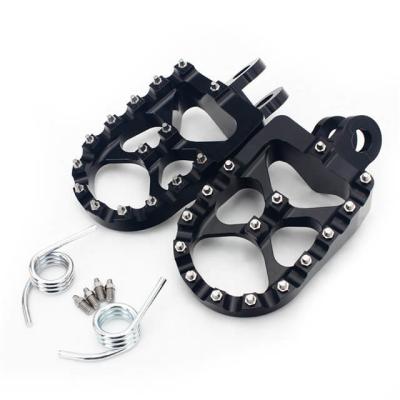China CNC Aluminum Motorcycle Parts And Accessories SUZUKI Footpeg For Dirt Bike for sale