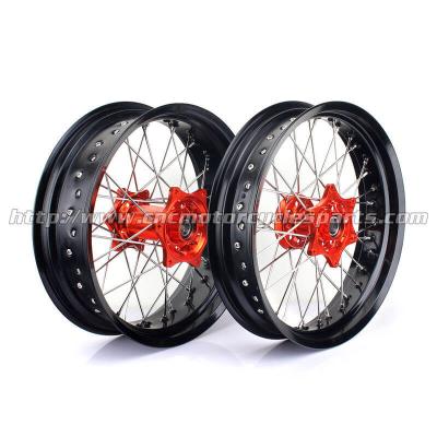 China 17 Inch Custom Anodized Motorcycle Wheels , Black Spoked Motorcycle Wheels for sale