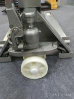 China Mobile Hand Pallet Jack With Weight Scale 5500 Lb Stainless Steel Material for sale