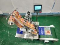 China 400w Siemens PLC Desktop Bag Labeling Machine Applicator For Pouches for sale
