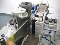 China YIMU 220V Barcode Wrap Around Automatic Labeling Machine For Plastic Glass Bottle for sale