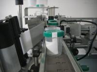 China ODM Automatic Aluminum Oil Bottle Labeling For Round Bottles Machine 700W for sale
