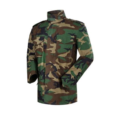 China Men's Custom Woodland Camouflage Tactical Combat Jacket for Winter Outdoor Training for sale