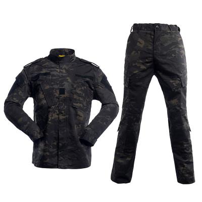 China Customizable and Breathable Training T-shirts with Seamless Fusing Technology for sale