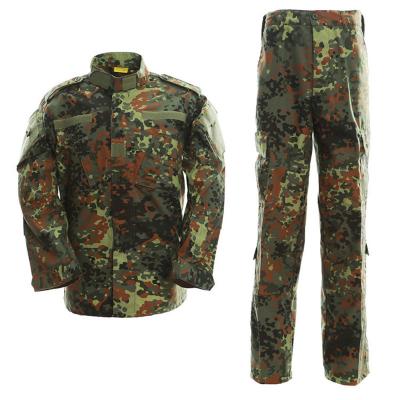 China Unisex Outdoor Training Uniforms Customizable and Performance-Driven for sale