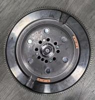 China Mercedes Benz Sprinter W906 Vito Viano OM651 2.2L Dual Mass Flywheel 33x31x9cm 13kg OEM Replacement for sale