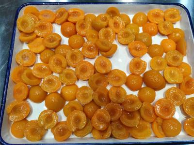 China 15oz Canned Apricot Halves Preserved Apricot Pieces 2 Year Shelf Life for sale