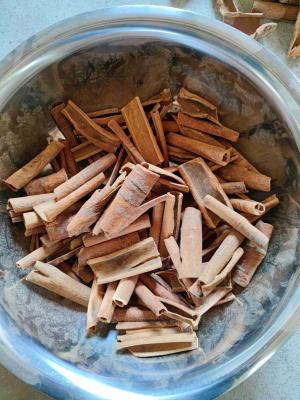 China Natural Brownish Yellow Cassia Cinnamon Long Sticks 10-20cm Authentic Herbs and Spices for sale