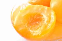 China Canned Yellow Peach Halves in Syrup 425g x 24 Tins with Thick Flesh and Seedless Quality for sale