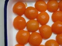 China Canned Apricot Halves in Syrup - 425g, 820g, 2500g Bulk Sizes with 3-Year Shelf Life for sale