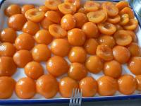 China Canned Apricots in Light Syrup 14-17° Brix - Whole/Halves 425g-4200g Tins with HACCP Certification for sale