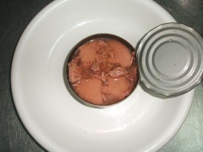 China Bonito Tuna Chunks in Water 70% Chunk 30% Flake 130g-185g Cans Dolphin Safe for sale