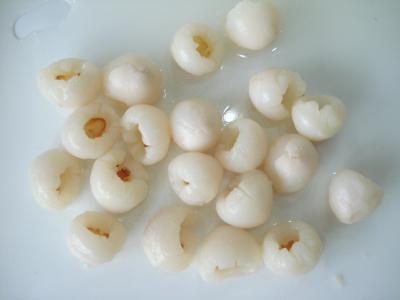 China Canned Peeled Seedless Lychees in Light Syrup - 567g to 3000g Tins with 14-17% Brix for sale