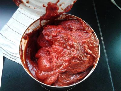 China Cold Break Canned Tomato Paste 18-30% Brix Concentration in 70g to 4500g Packaging Options for sale