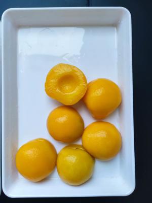 China Canned Yellow Peach Halves 425g 24 Tins per Carton Brix 14-17 for Food Service for sale