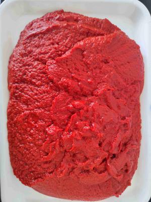 China Non-GMO Kosher Canned Tomato Paste in Tin Sachet Pouch for sale