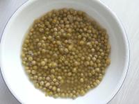 China Canned Green Peas in Water 184g-4500g Tins with Multiple Packaging Options for Commercial Use for sale
