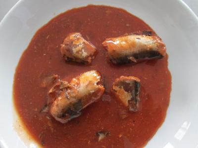 China Canned Sardines in Tomato Sauce 155g 50 Tins Per Case Ready to Eat Seafood for sale